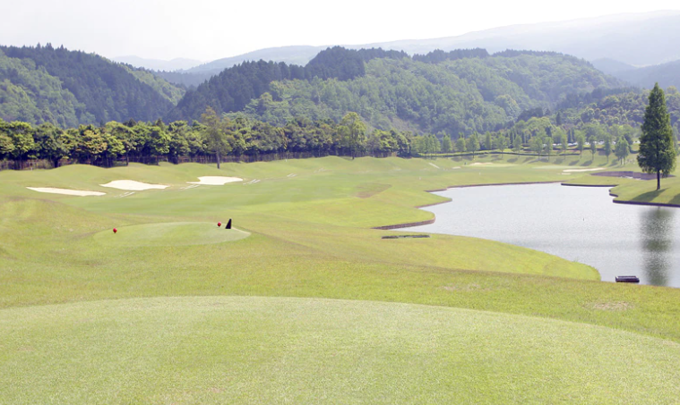[구마모토 골프 투어] 아소오오츠 골프클럽 18홀 라운딩 (왕복