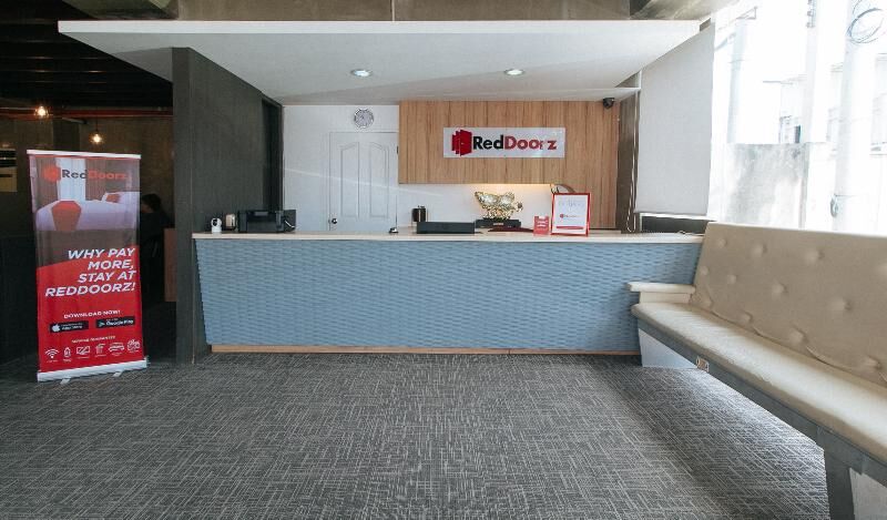 만다웨 - Reddoorz @ Insular Square Mandaue City 후기, 가격, 위치 - 예약